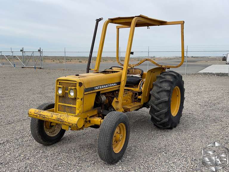 International 2400 - Trucks & Auto Auctions