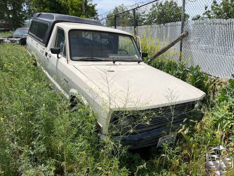 1984 Mazda B2000 Short bed - Trucks & Auto Auctions