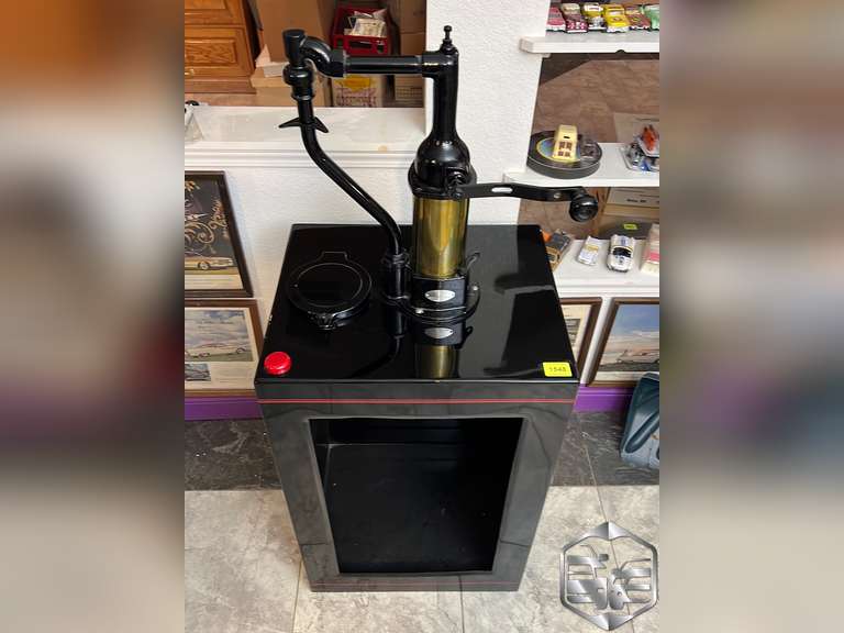 LUBESTER DISPLAY CABINET - Trucks & Auto Auctions