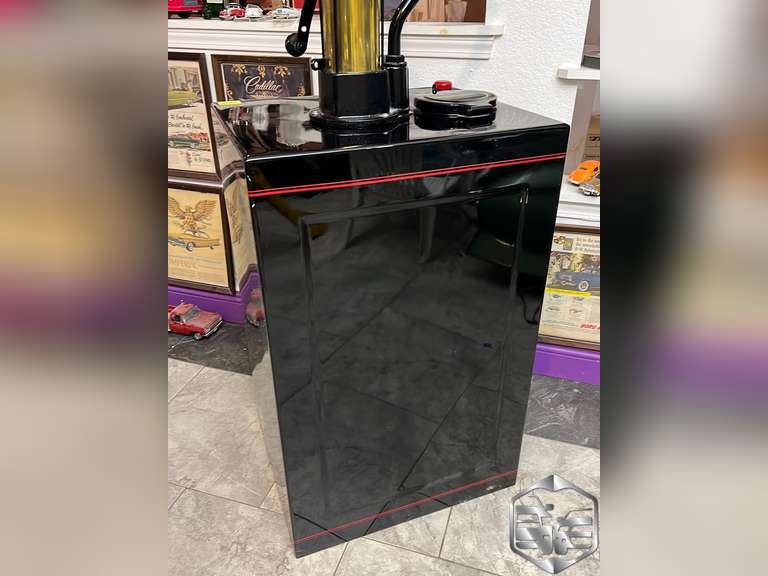 LUBESTER DISPLAY CABINET - Trucks & Auto Auctions