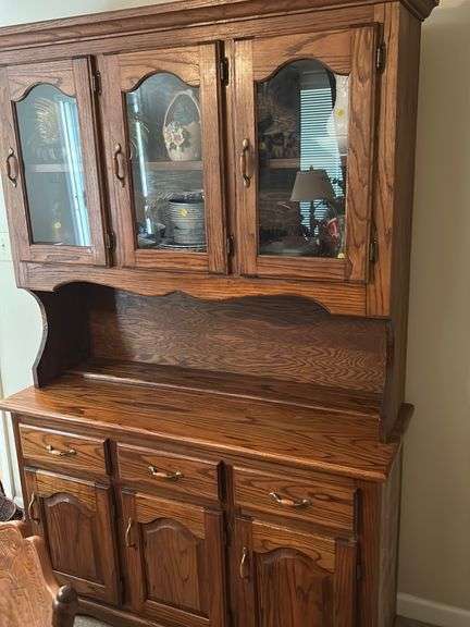 Gorgeous Oak China/Hutch - McNatt Real Estate