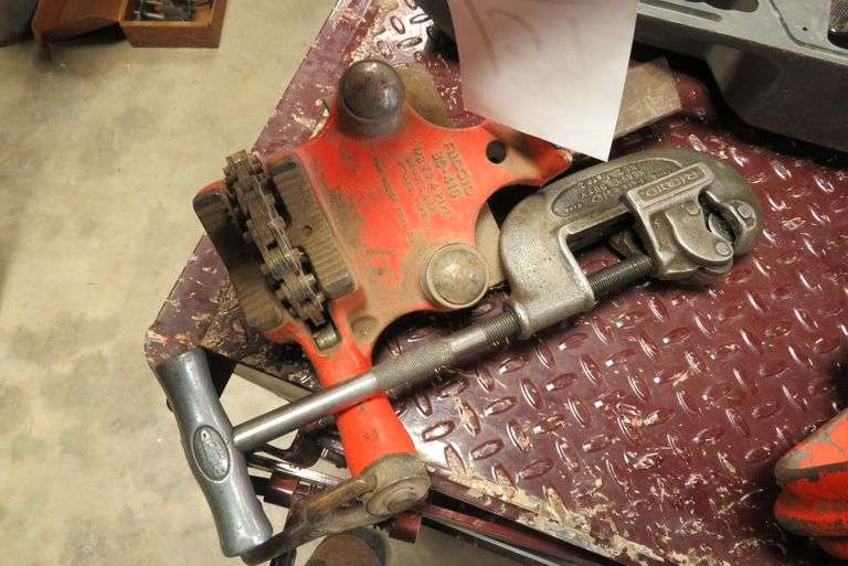 RIGID BC-410 PIPE VICE AND RIGID PIPE CUTTER - McPherson Auction & Realty