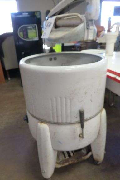 MONTGOMERY WARD ANTIQUE RINGER ROUND WASHING MACHINE - McPherson ...