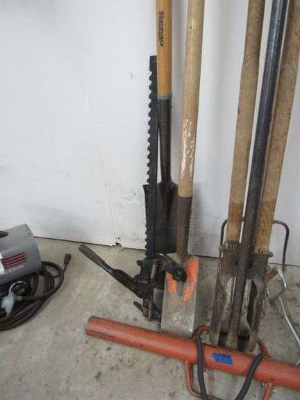 LARGE GROUP OF FENCING TOOLS, HOLE CLEAN OUT, SHOVEL, BAR, FENCE ...