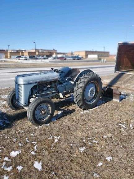 FERGUSON TO30 STYLE UTILITY TRACTOR WITH DEEP TREAD TIRES, 3 POINT ...