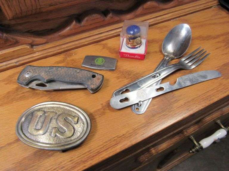 VINTAGE REMINGTON COPPER BLACK POWDER FLASK AND US CALVARY BELT BUCKLE ...