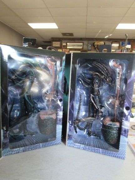 2020 ALIENS ULTIMATE EDITION FIGURE - McPherson Auction & Realty
