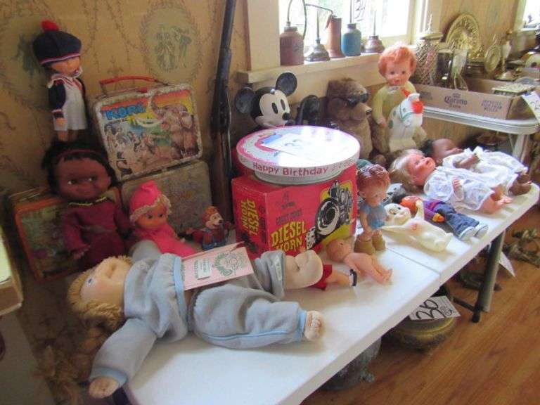 CABBAGE PATCH DOLL, GOOFY CLOCK, MICKEY CLOCK, LUNCH PALS, CASPER ...