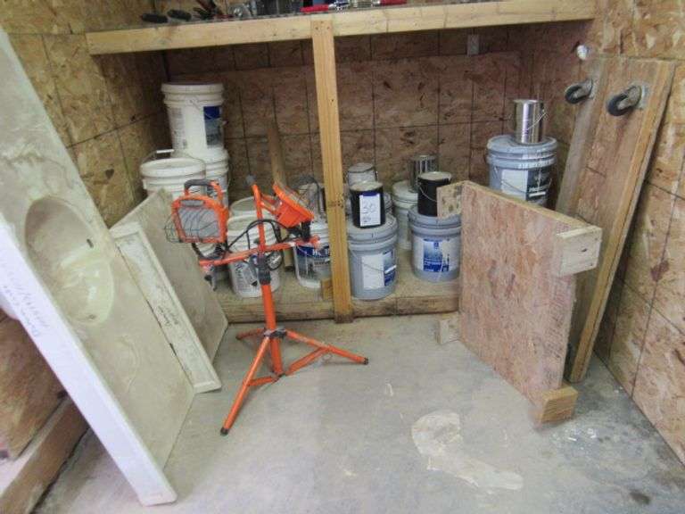 APPROXIMATELY 16 FIVE GALLON BUCKETS AND 7 GALLONS OF PAINT, SHOP LIGHT ...
