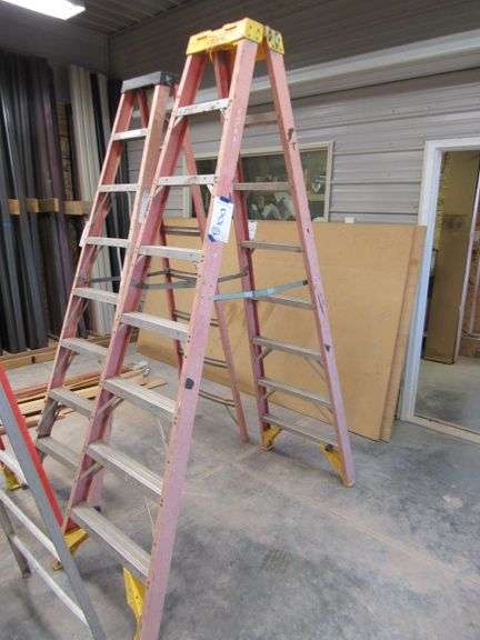 8' WERNER FIBERGLASS 300 LBS. STEP LADDER - McPherson Auction & Realty
