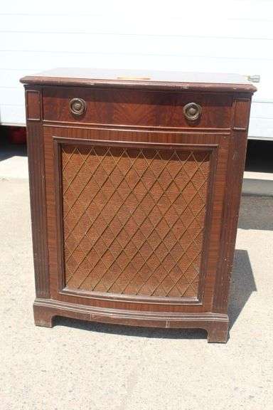 Silvertone Phonograph/Recorder with Records & Reels - Meagher Auctioneers