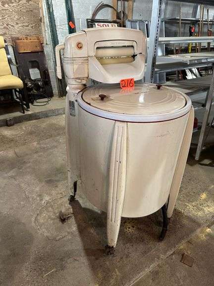 Speed Queen Wringer Washing Machine - Meagher Auctioneers