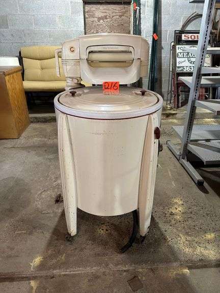 Speed Queen Wringer Washing Machine - Meagher Auctioneers