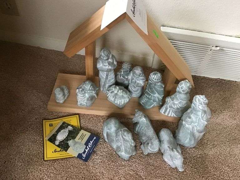 Isabel Bloom handcrafted sculptures Nativity set - Metzger Property ...