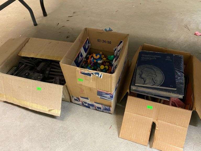 Assorted toys, washington quarters, decorations, assorted items ...