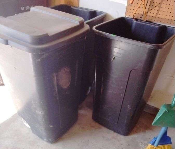 3 Rubbermaid trash cans - Metzger Property Services LLC