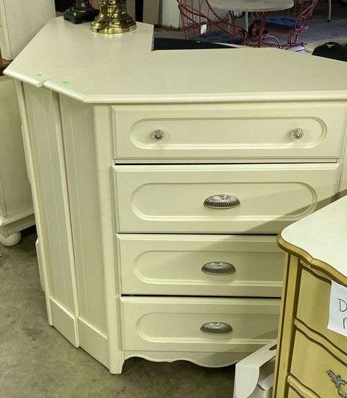 Two corner Dressers 40x41x18ea - Metzger Property Services LLC