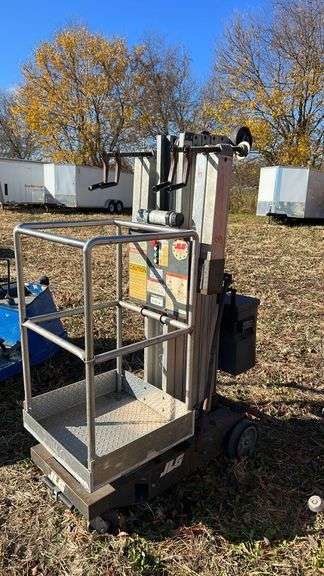 JLG Access master – 24 manlift, electric. Works - Metzger Property ...