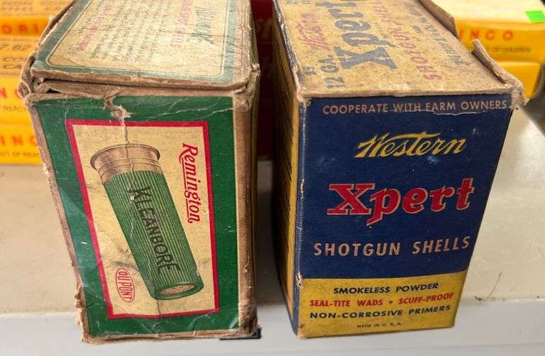 Kleanbore shot shells box with a mixture of shot gun shells: Western ...