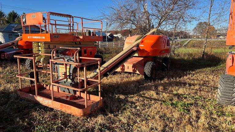 2002 JLG LIFT model 400s 40 foot straight boom. Duel Fuel Gas/LP. Runs ...