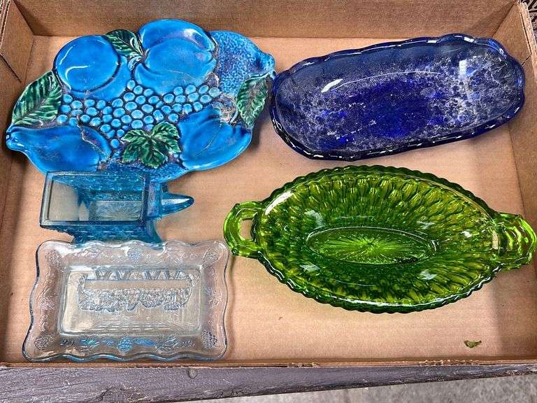Serving tray assortment, Glass Daisy and Button Anvil - Metzger ...