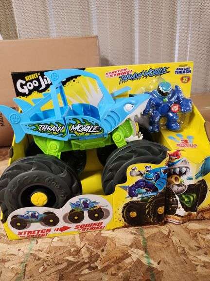 Heroes of Goo Jit Zu "Stretch and Strike Thrash Mobile! Vehicle with ...