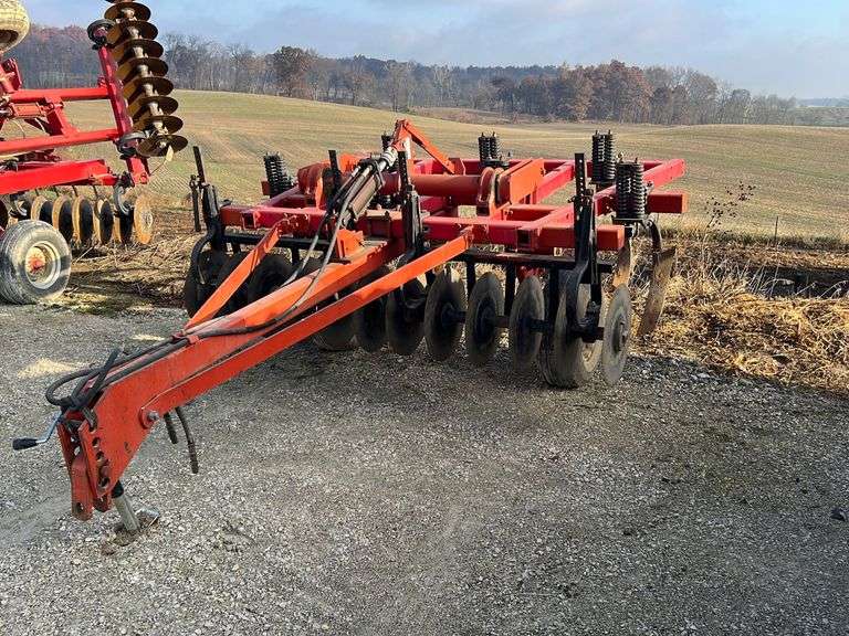 Massey Ferguson disc chisel, seven shank 8.5’ wide - Metzger Property ...