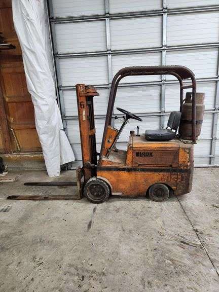 Clark CF25 Forklift, LP Gas, 2500 lbs, max lift, 154" max height, 48" L ...