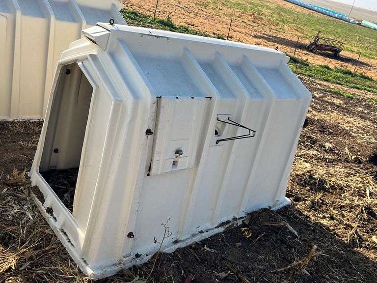 Calf-Tel 1 Poly Calf Hutch 4x7 - Metzger Property Services LLC