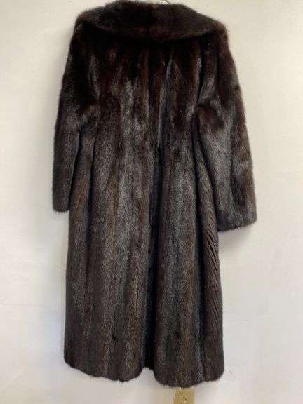 GreenBlatts Fort Wayne Fine Furs Coat 46”x22” - Metzger Property ...