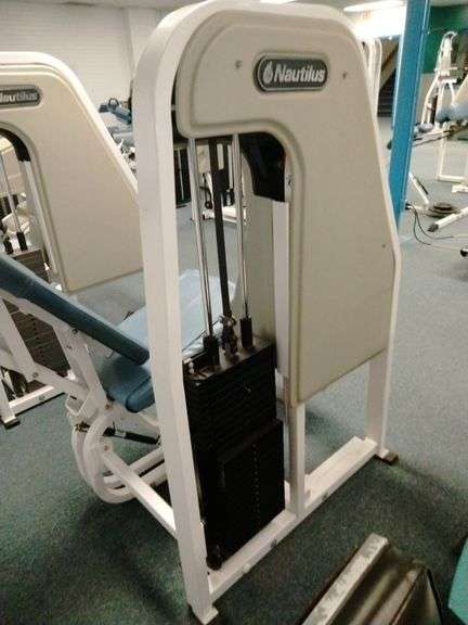Nautilus leg Extension machine - Metzger Property Services LLC