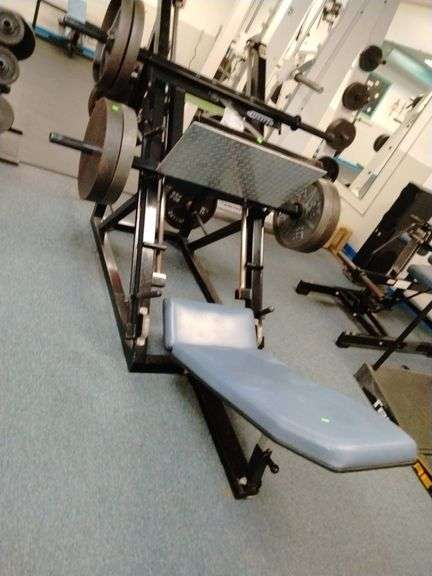 Quantum leg weight machine - Metzger Property Services LLC