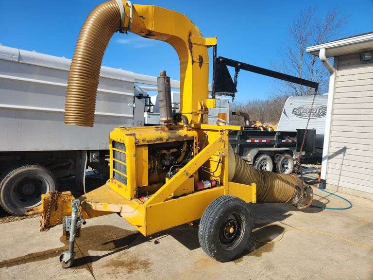 Tow Behind Gas Leaf Vac - 4 Cylinder Gas Motor - No badges or other ...