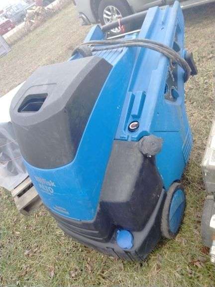 Nilfisk Alto Neptune Pressure Washer - Metzger Property Services LLC