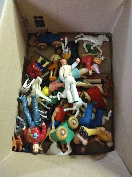 Assorted plastic Disney figurines, plastic people and toys - Metzger ...