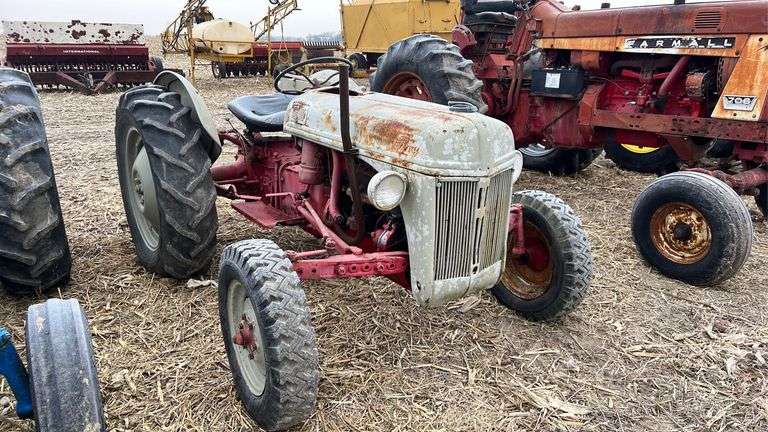Ford 8N Tractor with good rubber, side mount distributor, sherman step ...