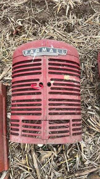 Farmall M front grill assembly, good condition - Metzger Property ...