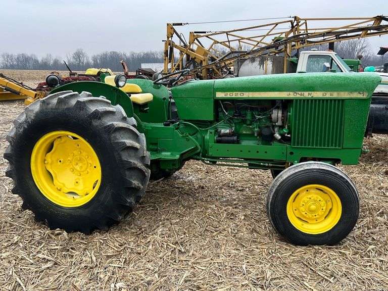 John Deere 2020 Tractor, gas, good 16.9-24 rubber, dual hydraulics ...