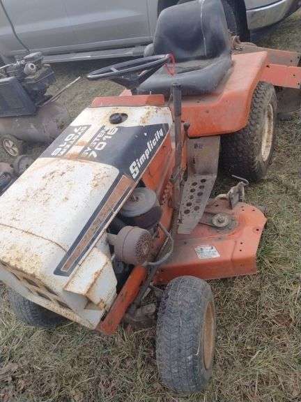 Simplicity 7016 Mower 2 decks - Metzger Property Services LLC