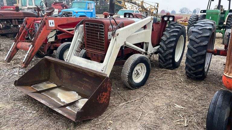 International 656 Hydro Utility Gas Tractor with IH 2000 Loader, 7900 ...