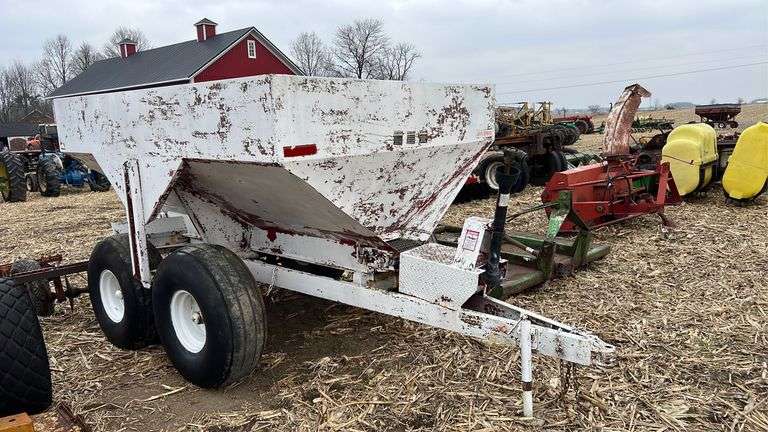 Simonsen fertilizer spreader, 50’ spread - Metzger Property Services LLC