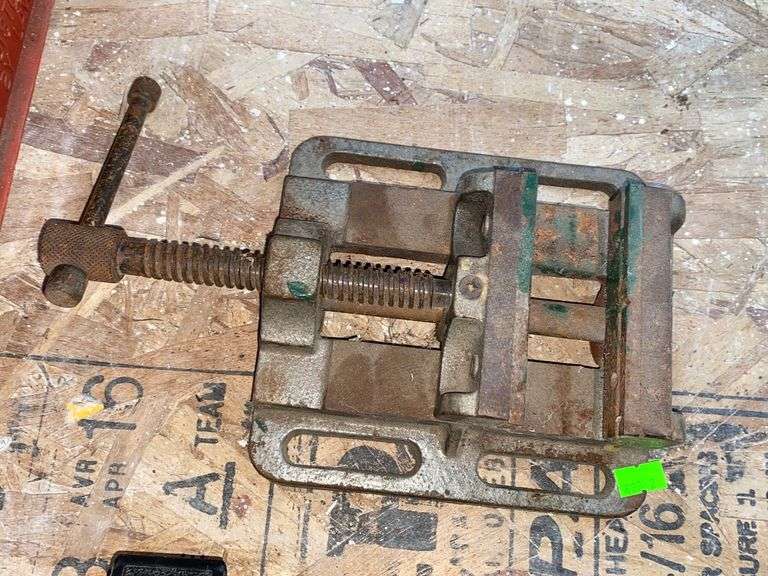 Vise, Black and Decker Quantum Pro drill with 2 batteries - Metzger ...