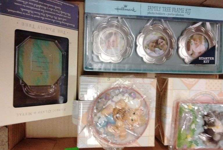 Hallmark family tree frames and Calico kittens - Metzger Property ...