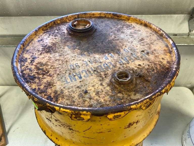 International Harvester Gear Lubricant barrel 25in tall - Metzger ...