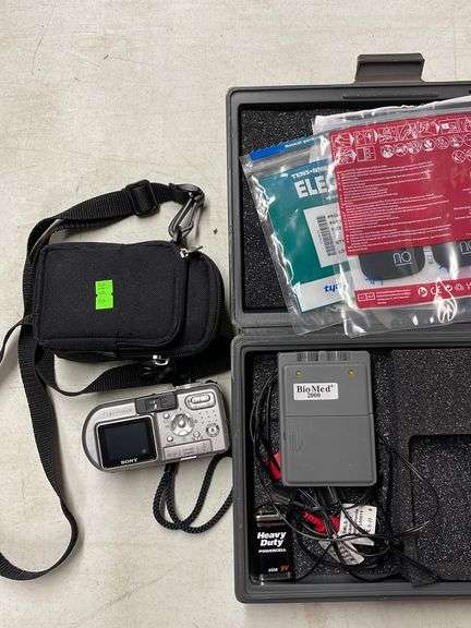 Sony Cyber-shot camera with carrying case, biomed 2000 in carrying case ...
