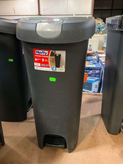 Hefty lockable step-on trash can, 12 gallon - Metzger Property Services LLC