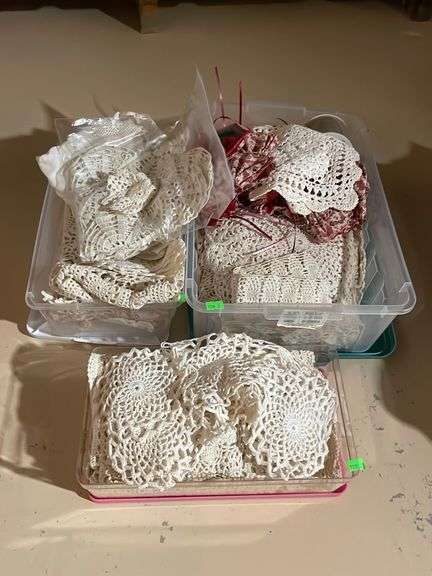 Lace assortment in plastic containers with lids - Metzger Property ...