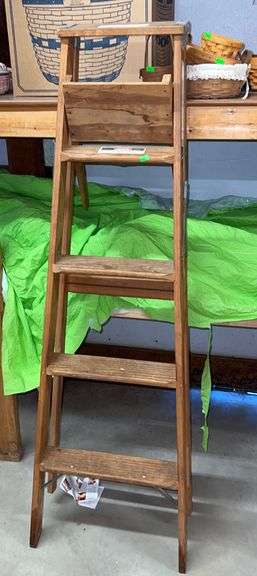 Michigan 5’ Wooden Step Ladder - Metzger Property Services LLC