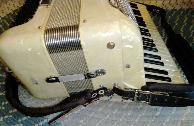 Venuti accordion N240 A 45 Serial - Metzger Property Services LLC