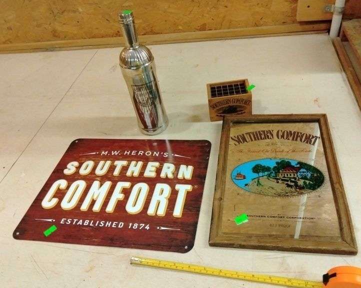 Southern Comfort advertising signs, metal bottle and display - Metzger ...